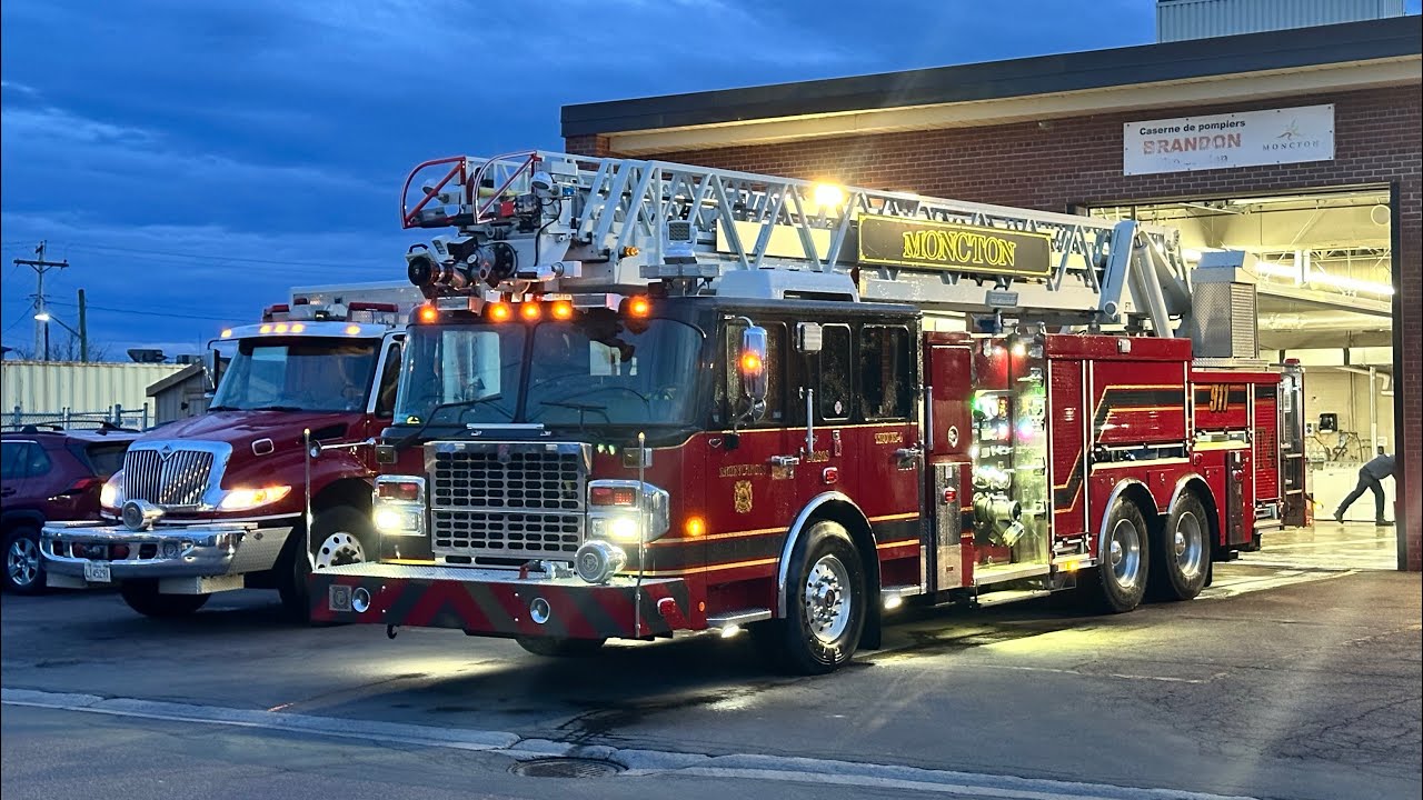 Moncton Fire Truck 4 Responding to a Medical Call - YouTube