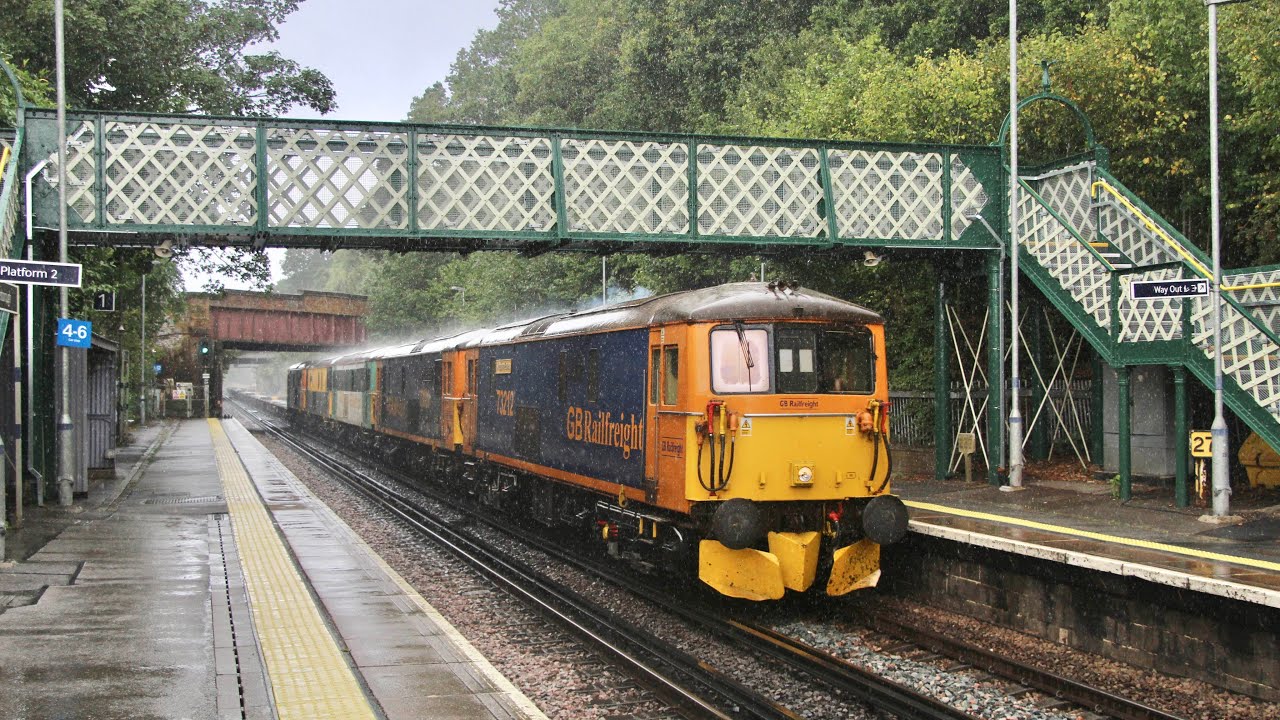 5x GBRf Class 73 Lash up! Seen passing Hildenborough - 1/9/23 - YouTube