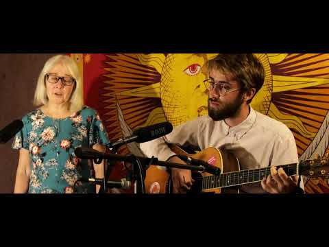 Jack Theaker and Sue Graves - Bushes and Briars - YouTube