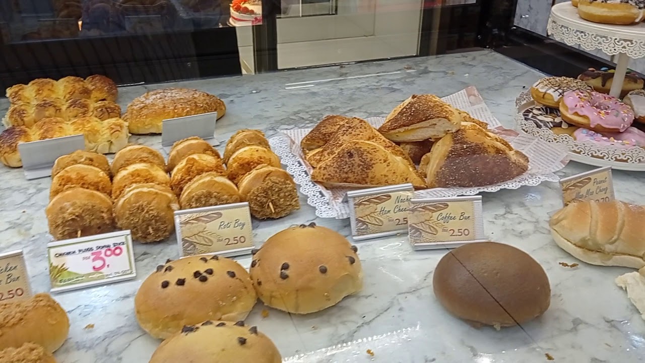 DELICIOUS CURRY BUN OF FARLEY BAKERY | BAKERIES OF BORNEO MALAYSIA ...