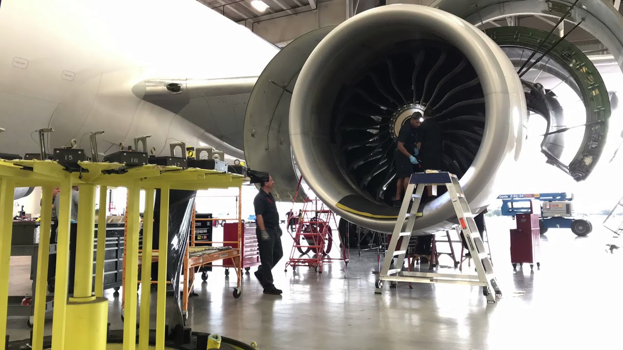 Boeing 777 fan blade replace - YouTube
