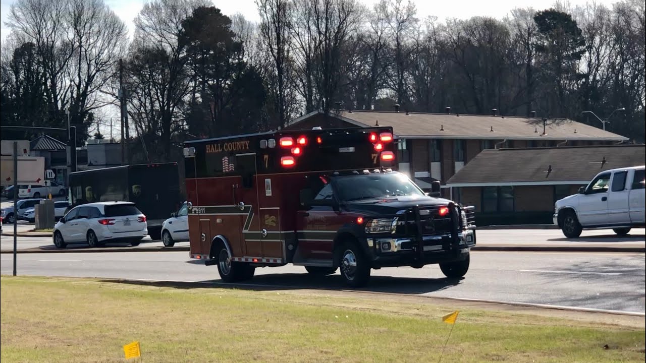 Hall County Fire Rescue Medic 7 responding - YouTube