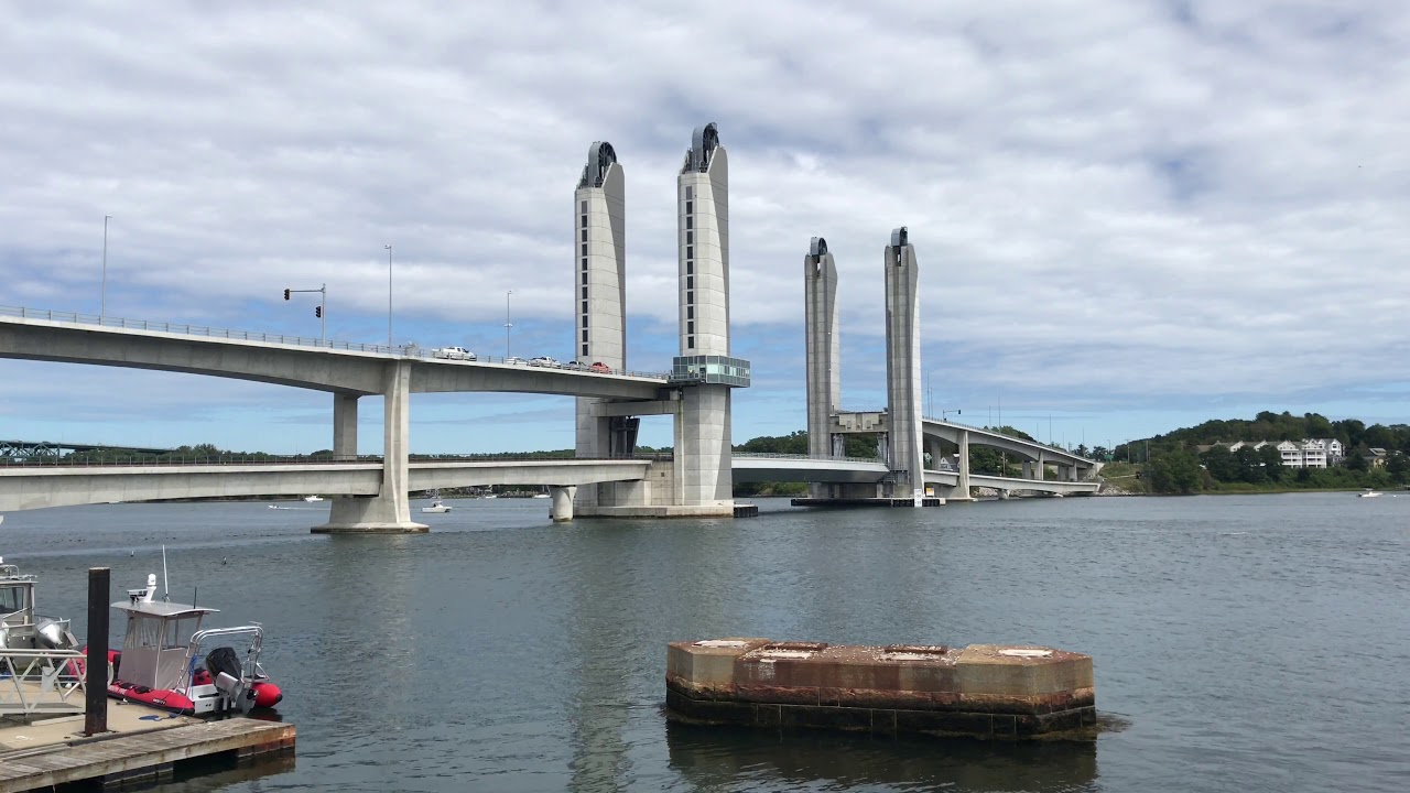 Sarah Long Bridge - lowering to rail deck and train crossing - YouTube