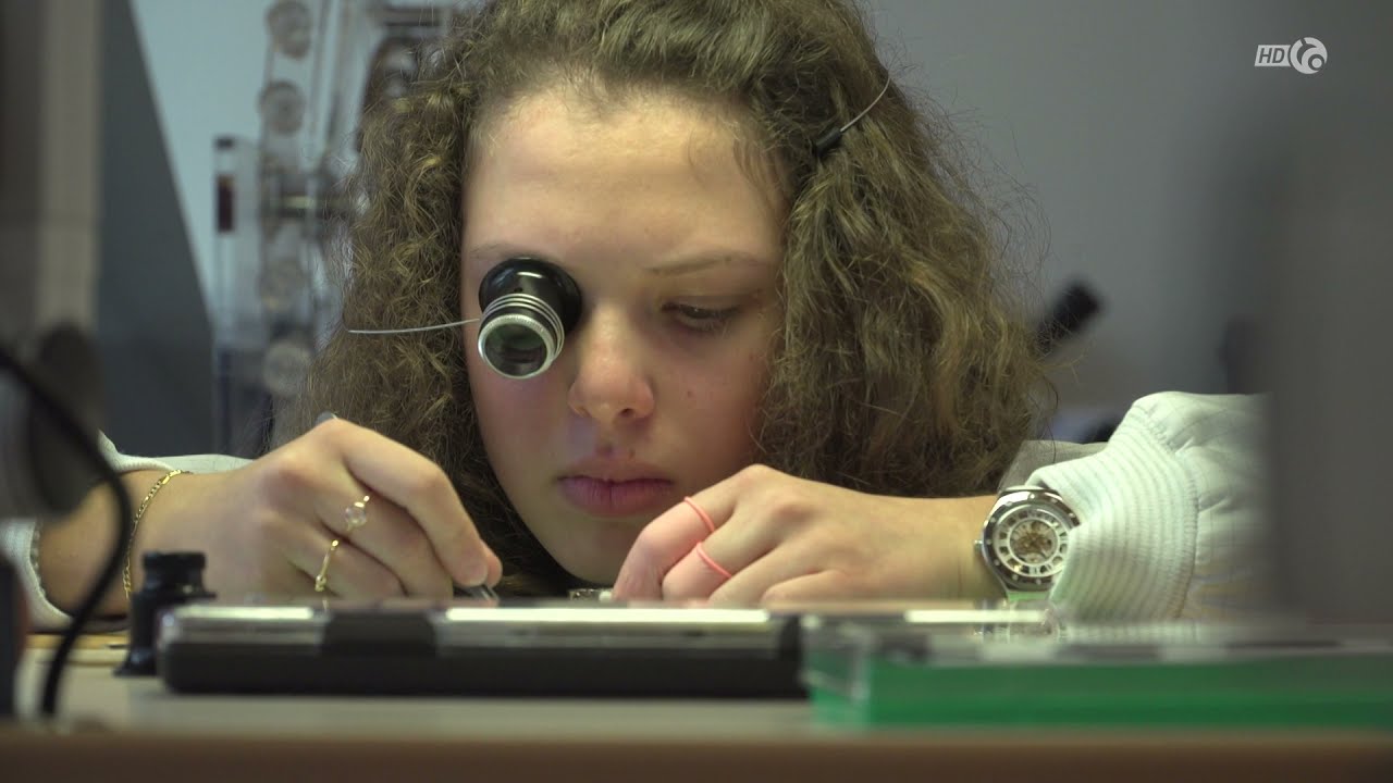 Rencontre avec Mathilde Juvet, apprentie horlogère - YouTube