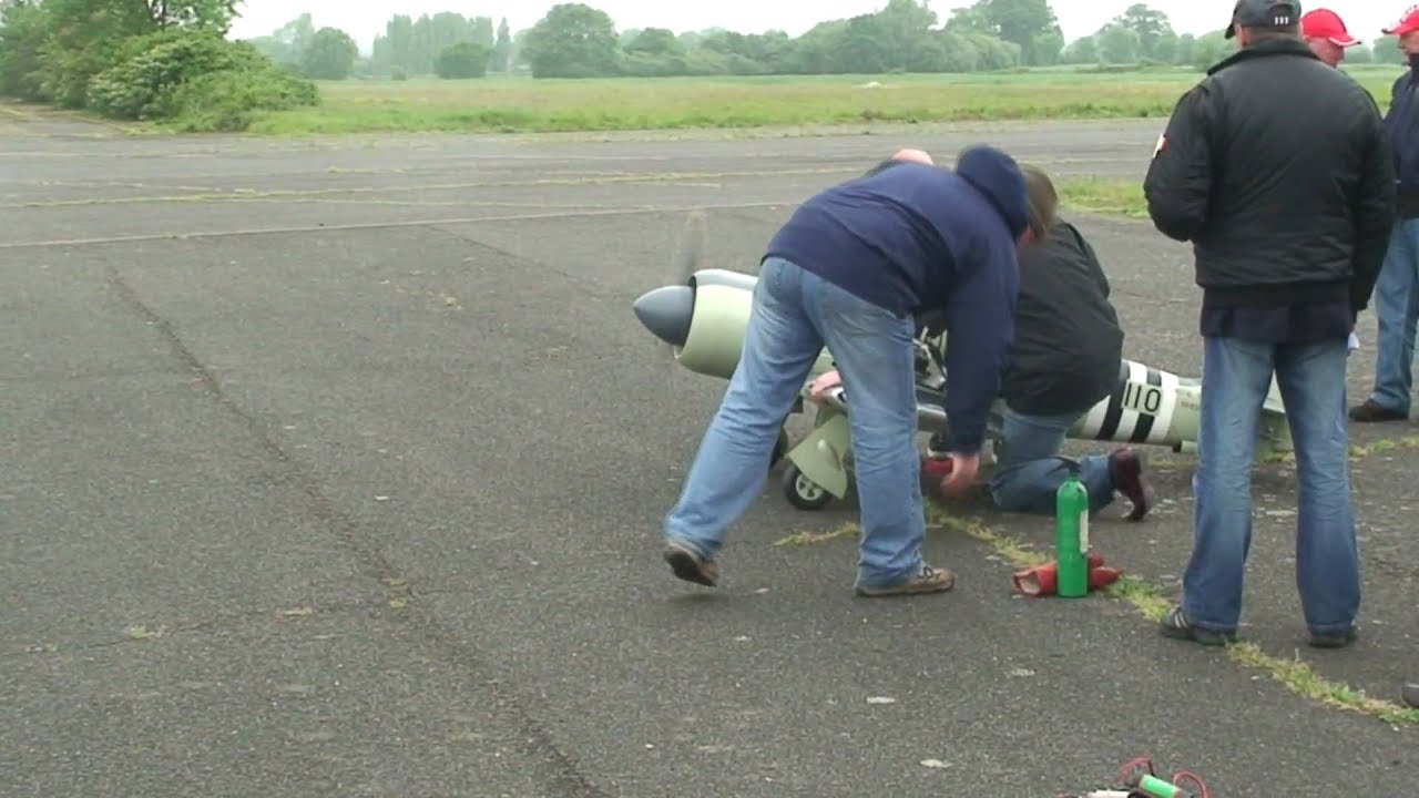 Jerry Bates 1/4 scale Sea Fury start up - YouTube