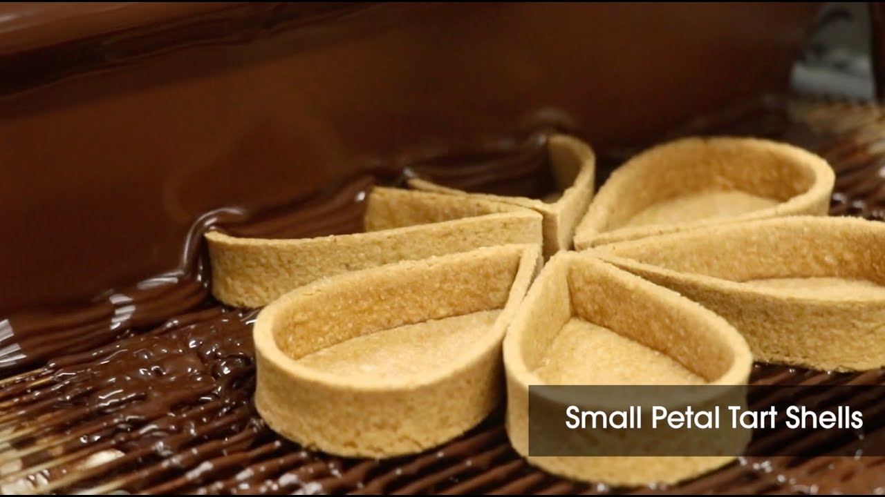 La Rose Noire Petals Tart Shells - Coating Process - YouTube