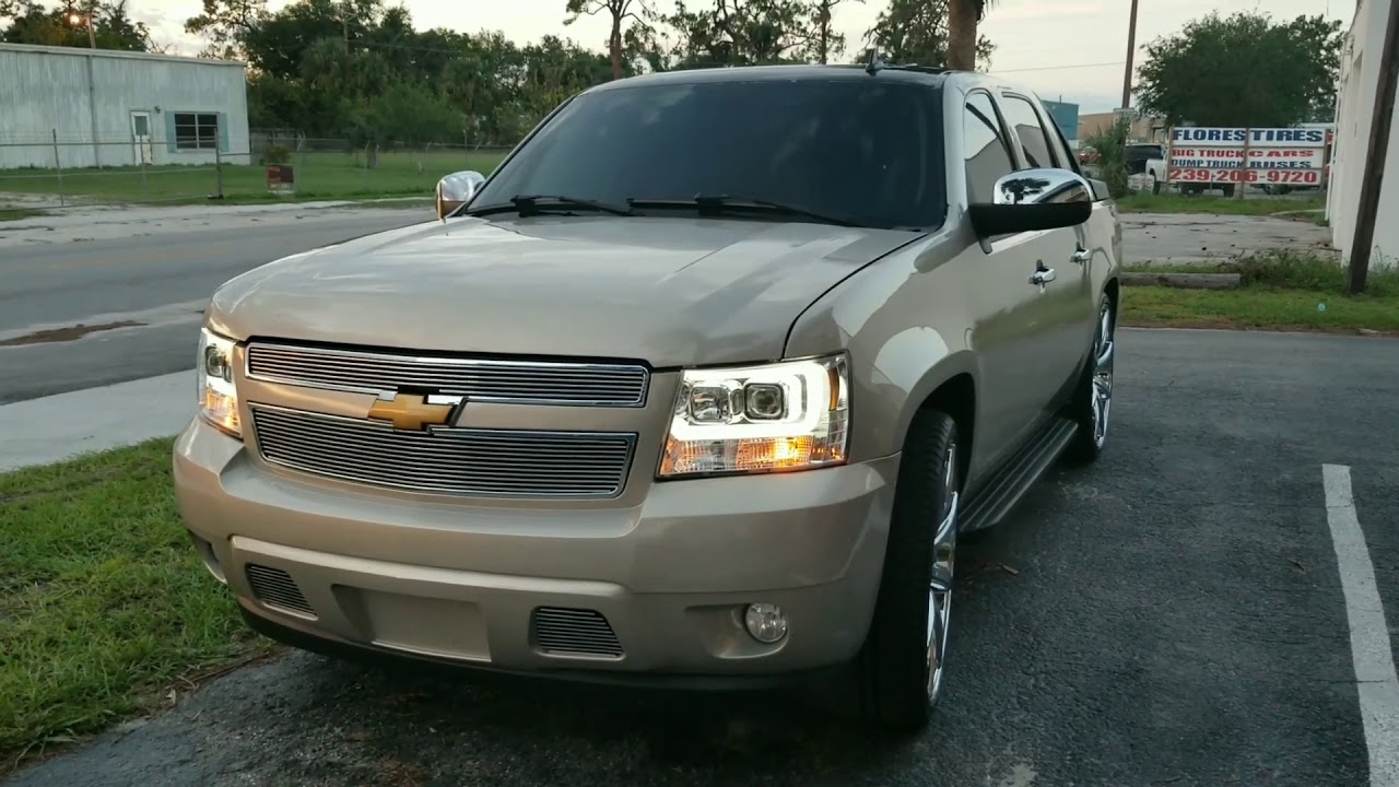 Chevy Avalanche 2/3 Drop on 26s - YouTube