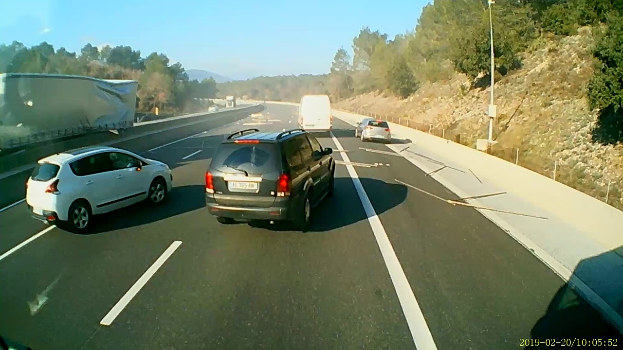 Accident sur l'A8 le 20/02/19 - YouTube