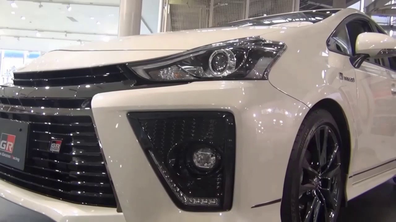 TOYOTA PRIUS ALPHA GR - YouTube