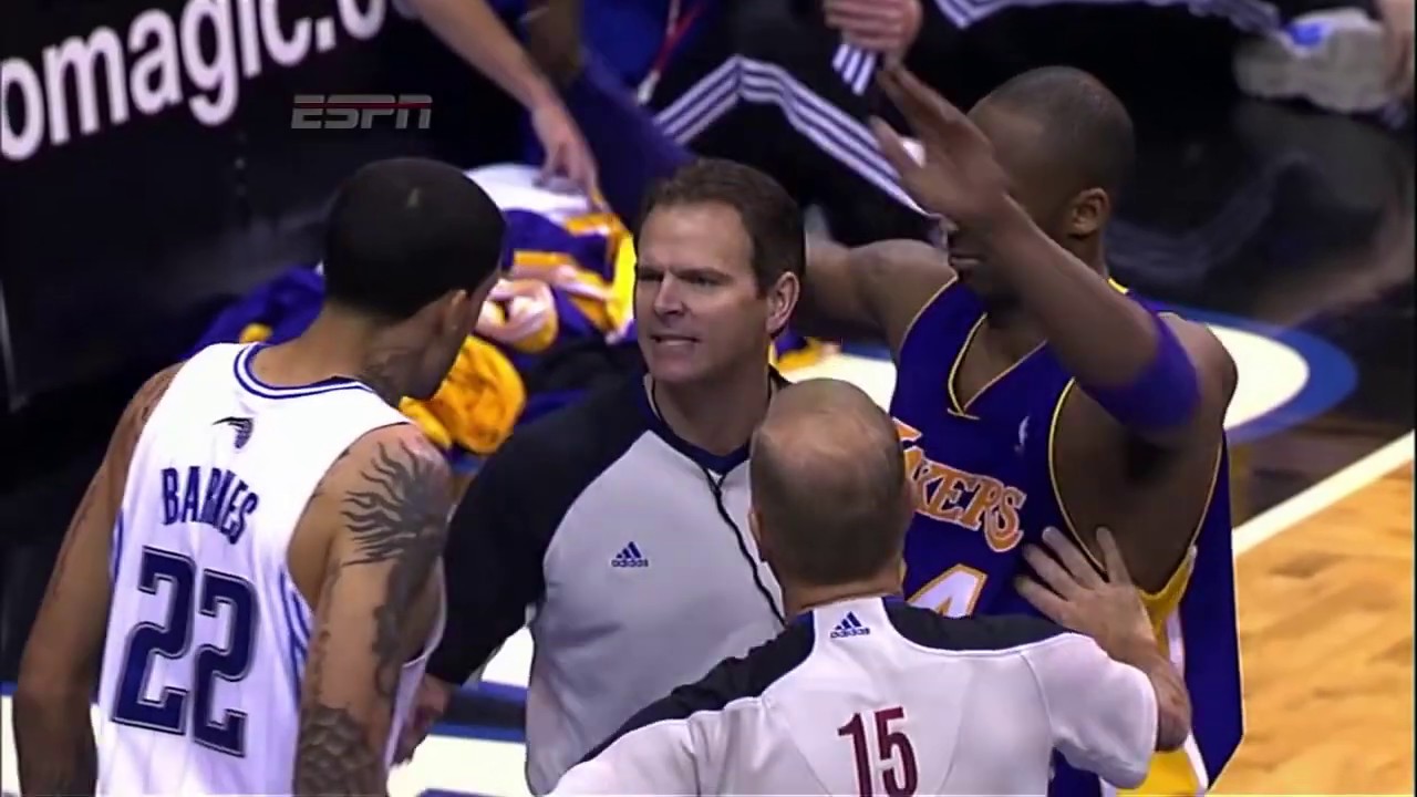 Kobe Bryant doesn't flinch when Matt Barnes fakes pass at his face NBA ...