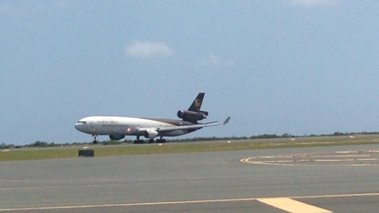 UPS MD-11 (N281UP) Takeoff Reef Runway (HNL) - YouTube