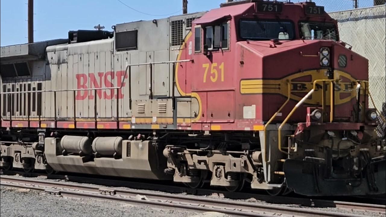 BNSF#751 fakebonnet(C44-9W) and BNSF#2732 EMD GP39-2 in El Paso TX 05/04/24 - YouTube