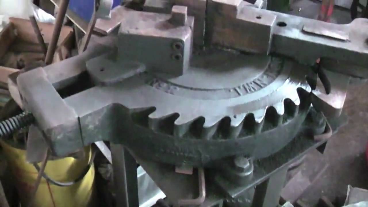 Blacksmiths Metal Bender - YouTube