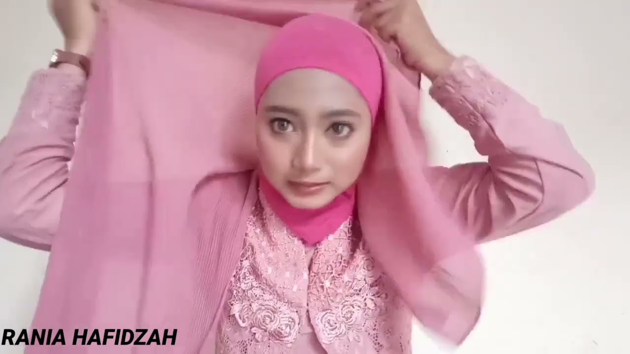 Cara pakai kerudung pashmina plisket yang benar - YouTube