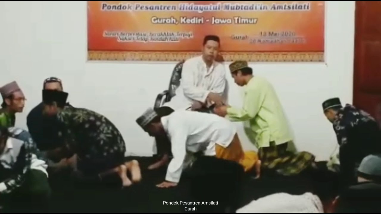 Adab santri dengan guru - YouTube