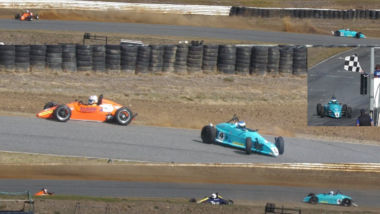 Wild finish! Formula Vees Race 1 last lap spin limp to the finish ...