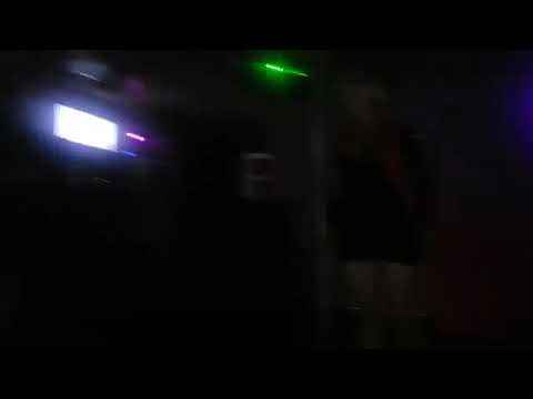 Loira muito gostosa dançando 3 opções