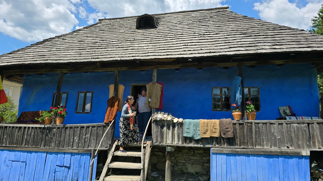 CĂSUȚA ALBASTRĂ SI URIASII DE PIATRA DE LA CORBII DE PIATRA- ARGES ...