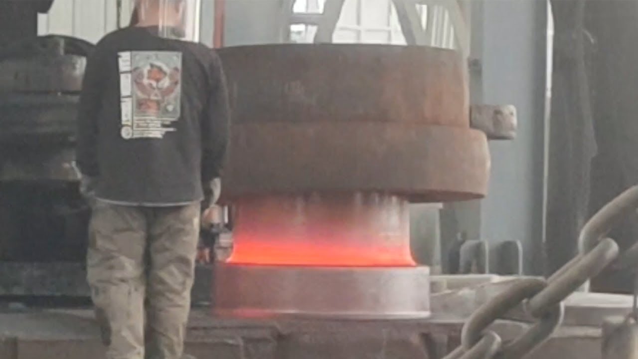 Forged oversized screw | Amazing heavy duty forge video - YouTube