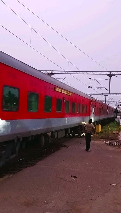 22612 New Jalpaiguri ~ MGR Chennai Central SF Express || Arriving Bhubaneswar with SRC P7 # ...