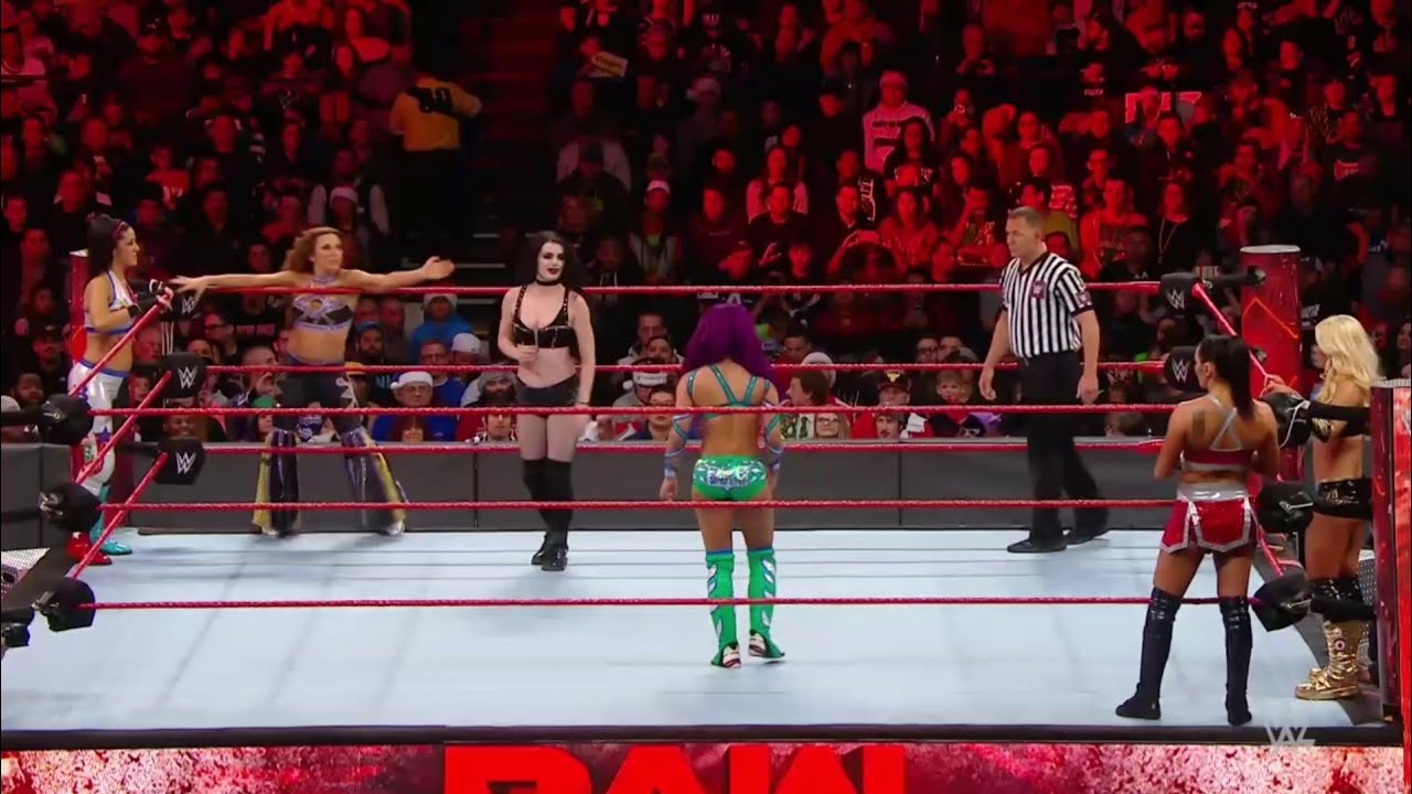 Sasha Banks, Bayley, & Mickie James Vs Absolution - WWE Raw 25/12/2017 ...