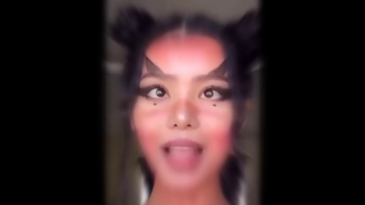 Bella Poarch Sexy and Cute TikTok Compilation - YouTube