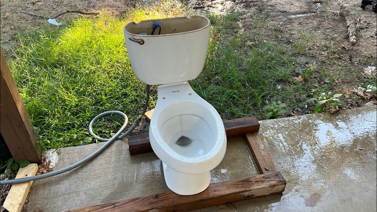 Universal Rundle Atlas Toilet Flushes! - YouTube