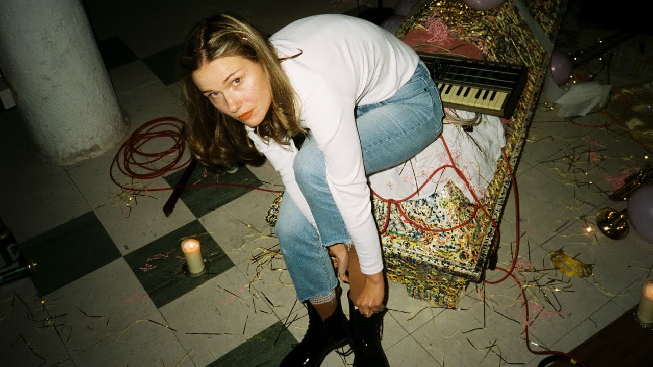 IDORU P1 - Part 3 IDORU PERFORMANCE w/Anna Vaverková "Je Te Mam" - YouTube