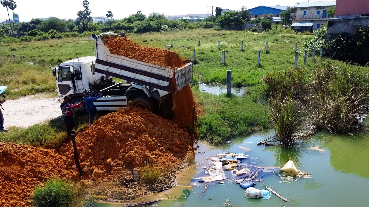 "Mega Bulldozer & 5T Truck: Heavy Equipment at Work on Extreme ...