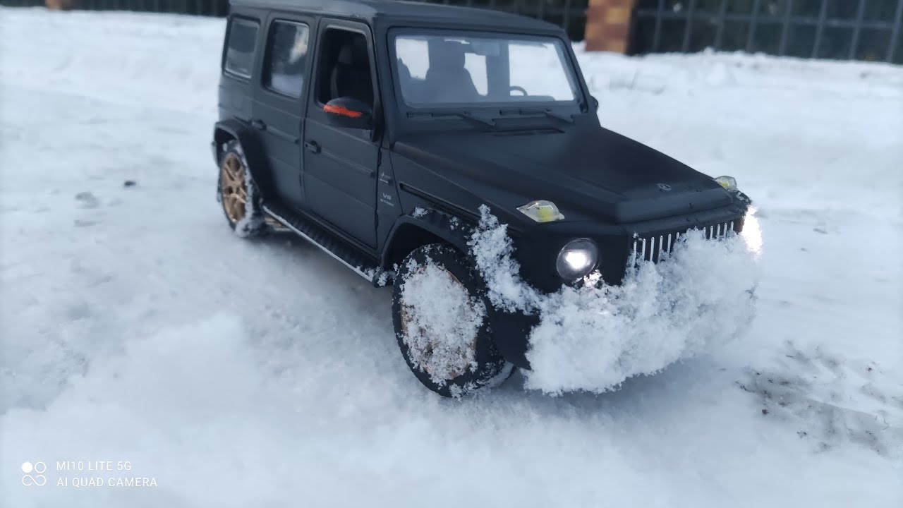 Mercedes-benz AMG G class driving in the snow - YouTube