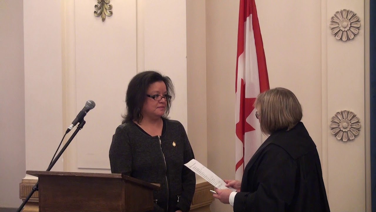Amanda Lathlin Takes the Oath of Office - YouTube