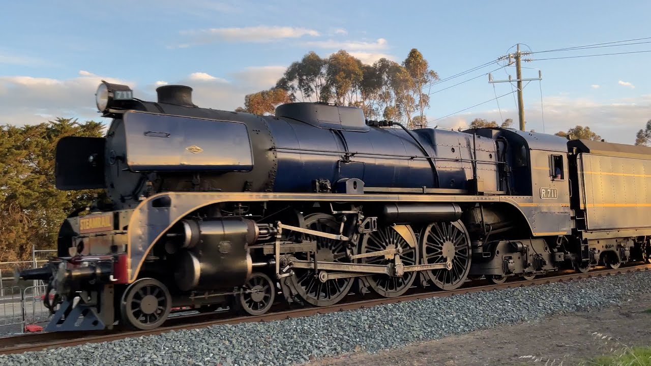 Geelong had a visit from the R711 locomotive today on its way back from ...