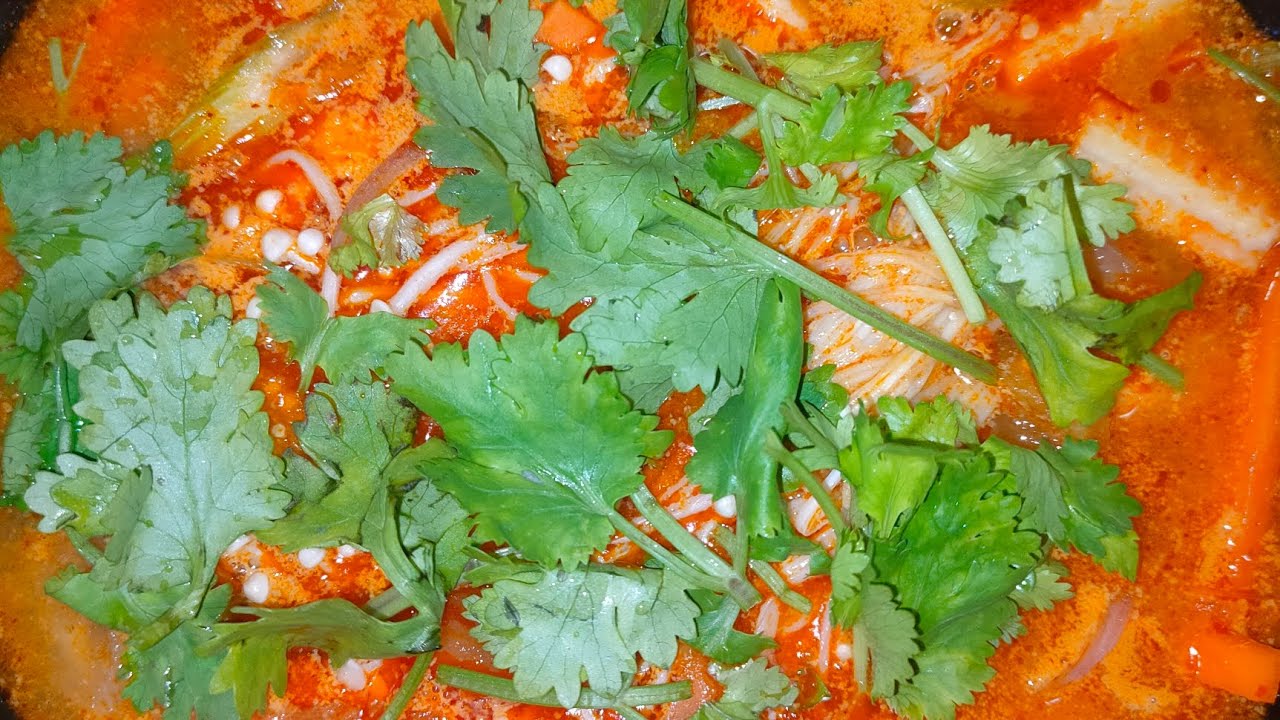 Tomyam Ayam Ibu Tom Niase - YouTube