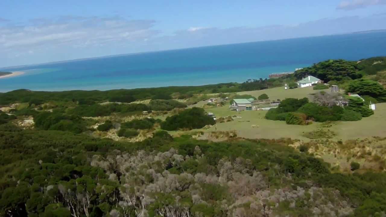 Three Hummock Island - Runway 18 Takeoff - YouTube