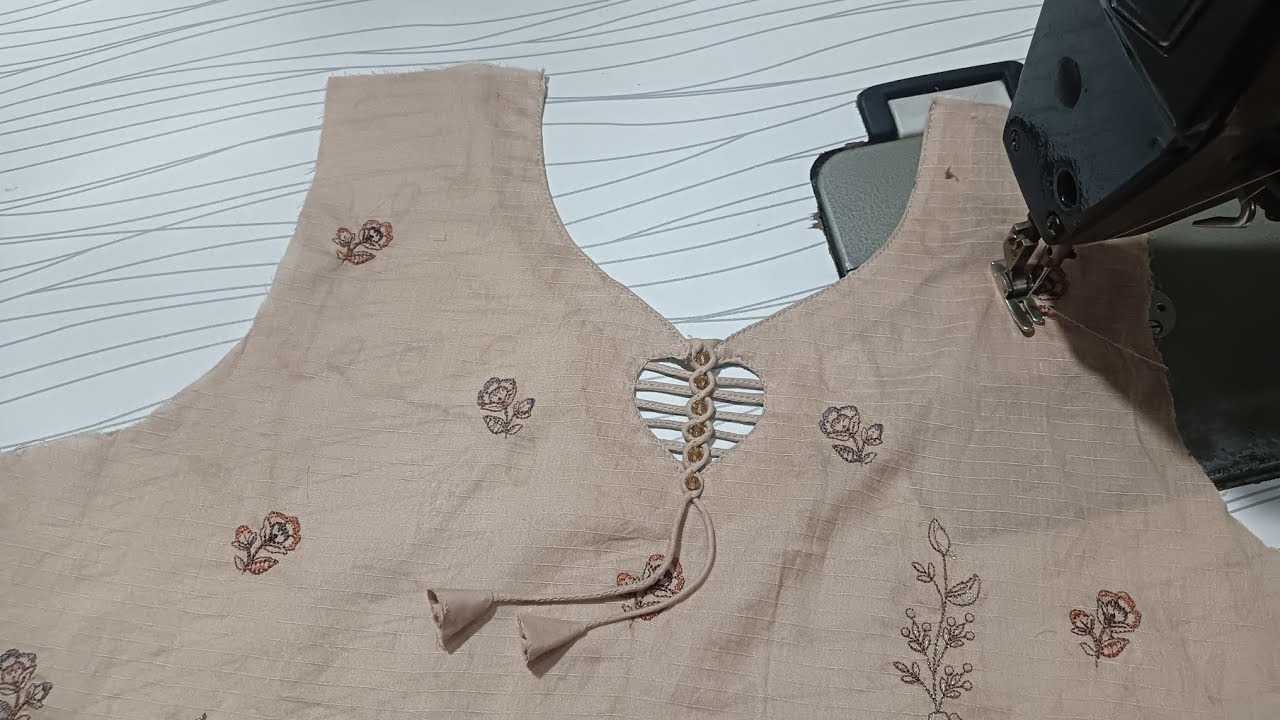 V cut beautiful neck design||خوبصورت گلے کا ڈیزائن#saminadesingerdreams ...