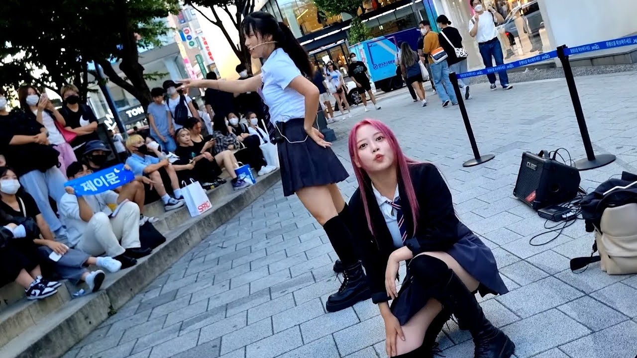 FRIDAY. MAJESTY: J MOON & SARI. BEAUTIFUL ATTRACTIVE BUSKING. HONGDAE. - YouTube