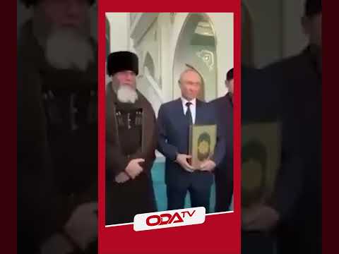 Putin, kendisine hediye edilen Kur'an-ı Kerim’i öptü  #shorts