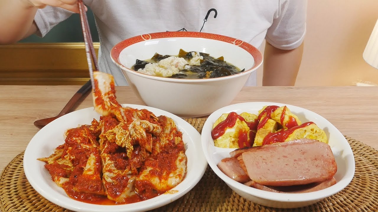 후루룩 술술 잘 넘어가는 미역국에 매운 실비김치 먹방 (ft.스팸, 계란말이) spicy SILVI KIMCHI ...