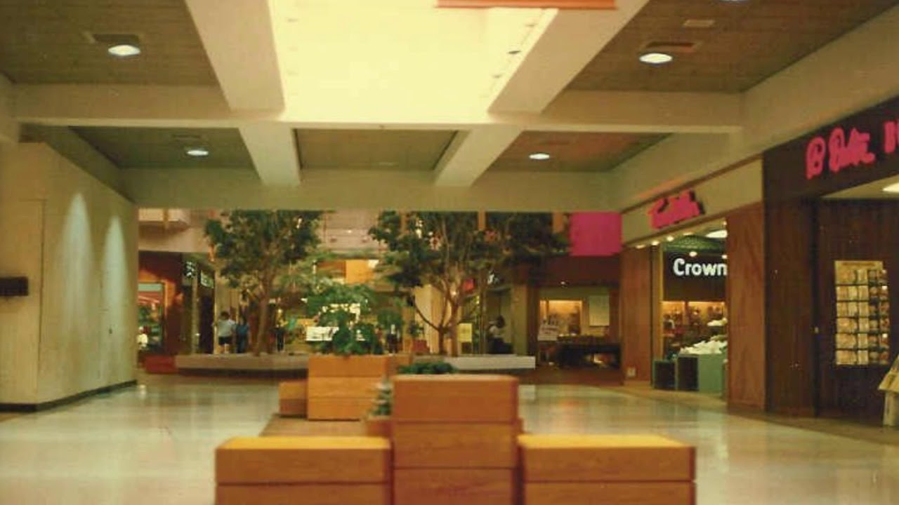 THE BACKROOMS （MALL EDITION） - YouTube