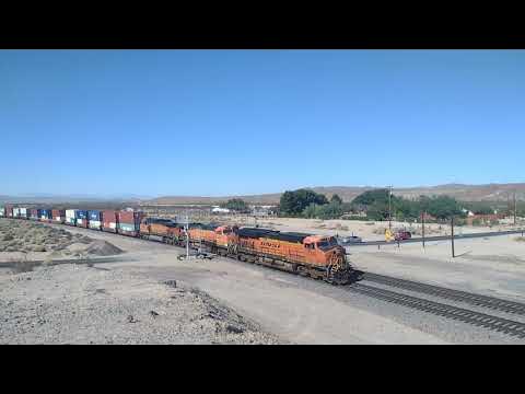 EB BNSF Port Stack Train Feat Duo Rear DPUs In Hodge Ca! #bigbossrailfanner - YouTube
