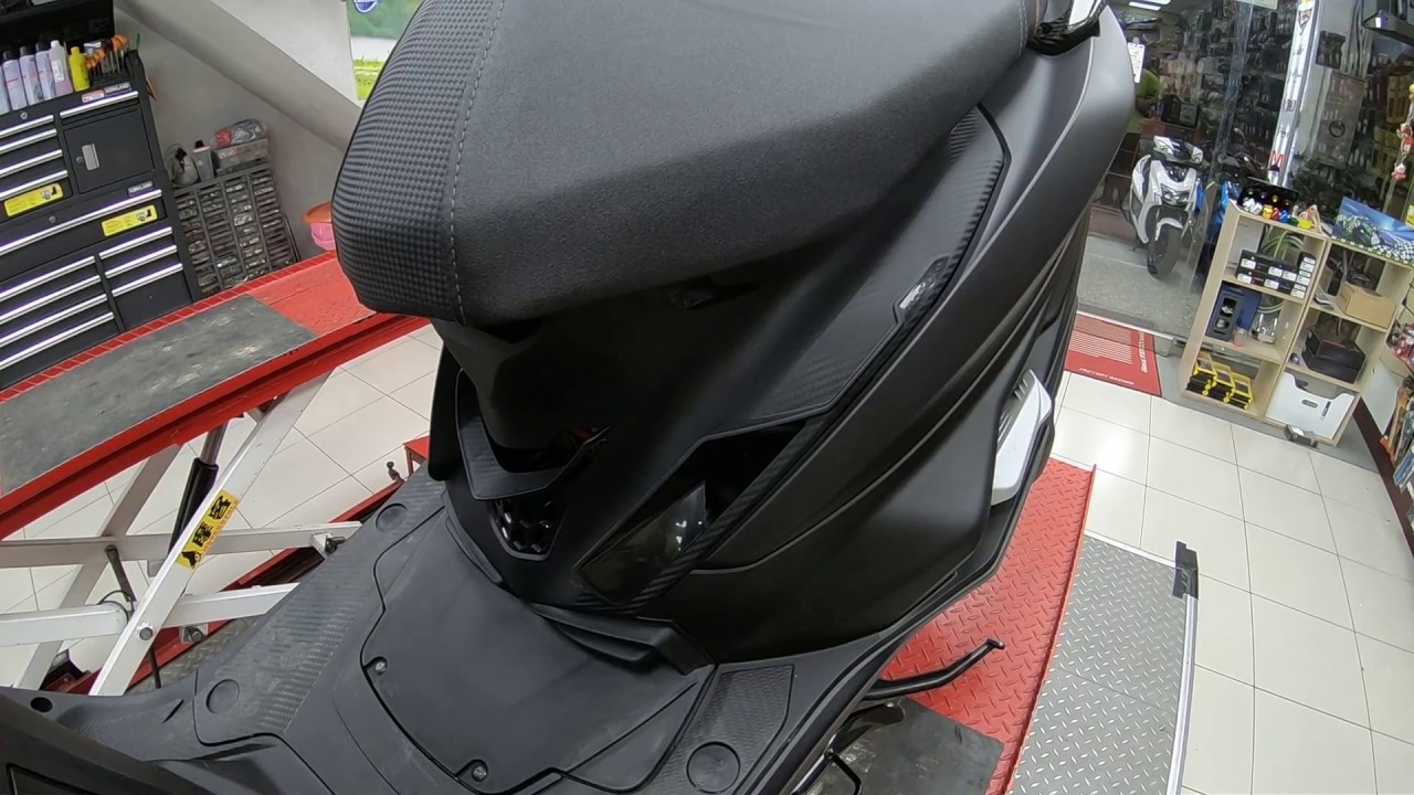 ☆麥可倉庫機車精品☆【KOSO FORCE 造型 戰斧 導流 胸蓋】非 前胸蓋 FORCE FORCE155 胸罩 影片一~~~歡迎分享~~~ - YouTube