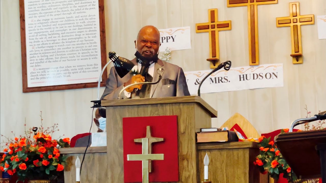 PASTOR SINGS TO WIFE IN CHURCH - YouTube