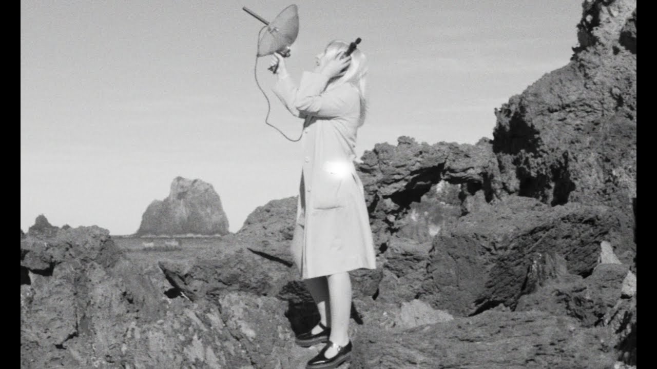 Emma Russack 'Everything is Big' [OFFICIAL VIDEO] - YouTube