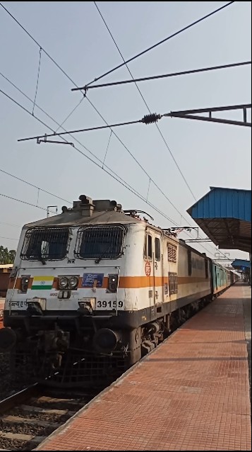 "LHB rake + WAP7, unstoppable at 130! 🚅💨" - YouTube