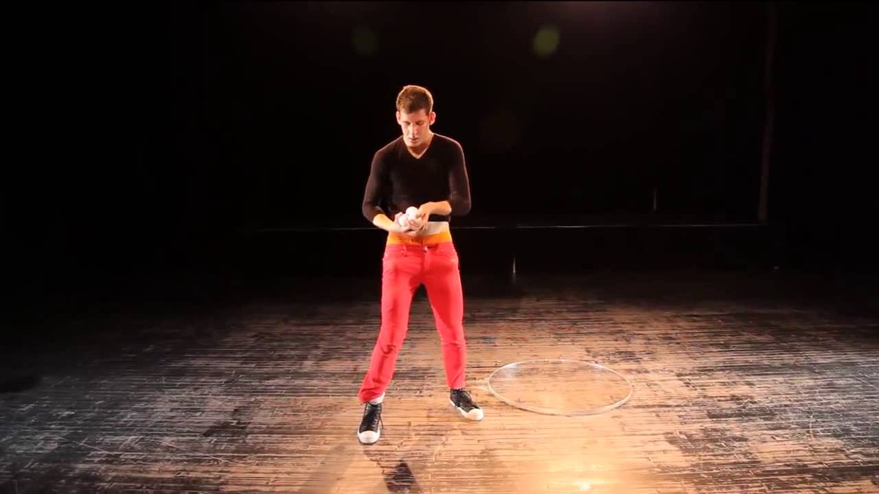 Bounce juggling act by Jacob 830 / www.maximaaa.com - YouTube