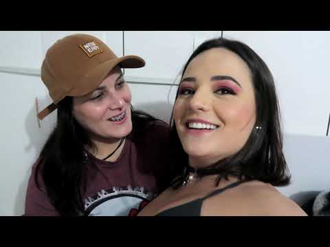 PROVOCANDO MINHA NAMORADA SÓ DE BIQUINI - Flávia e Júlia