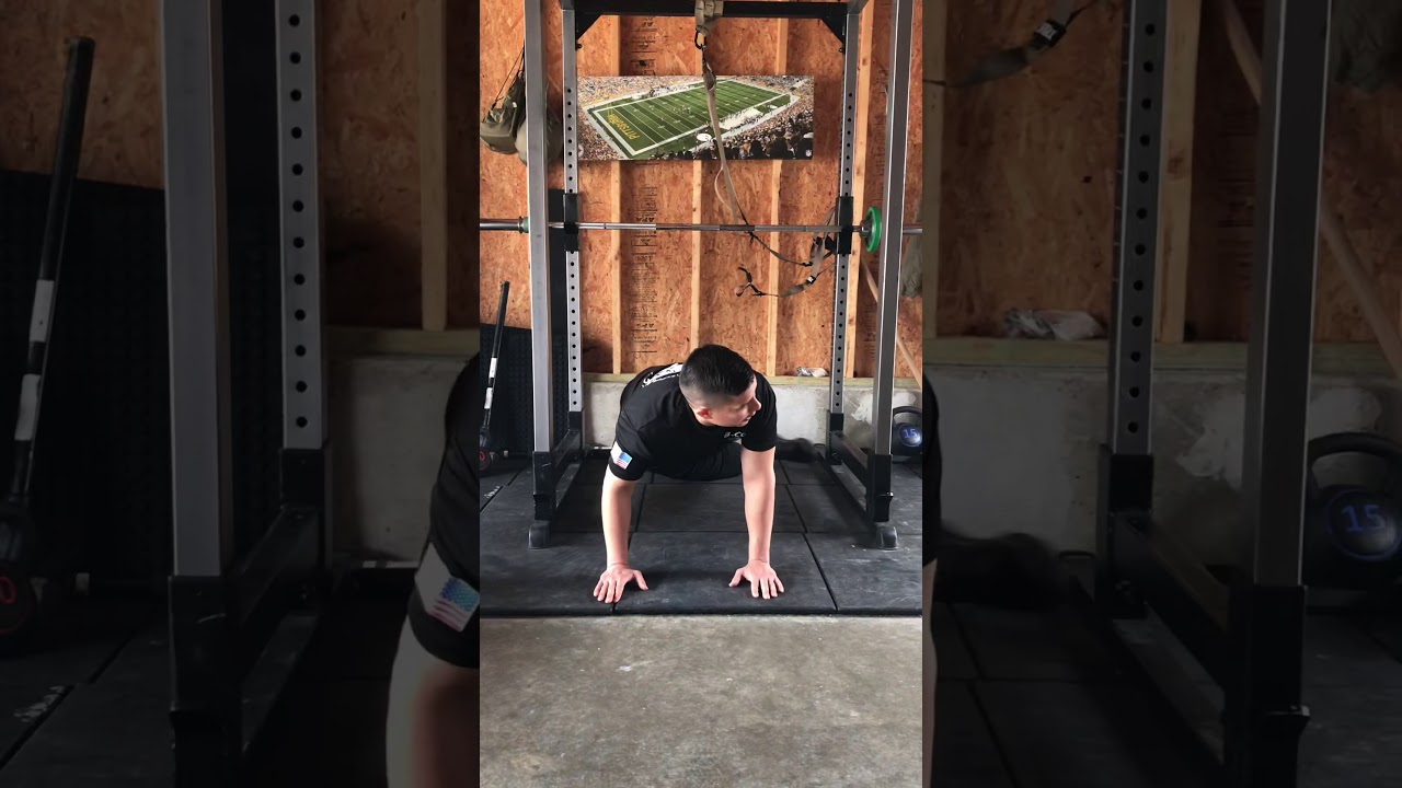 Crossover Push-up - YouTube