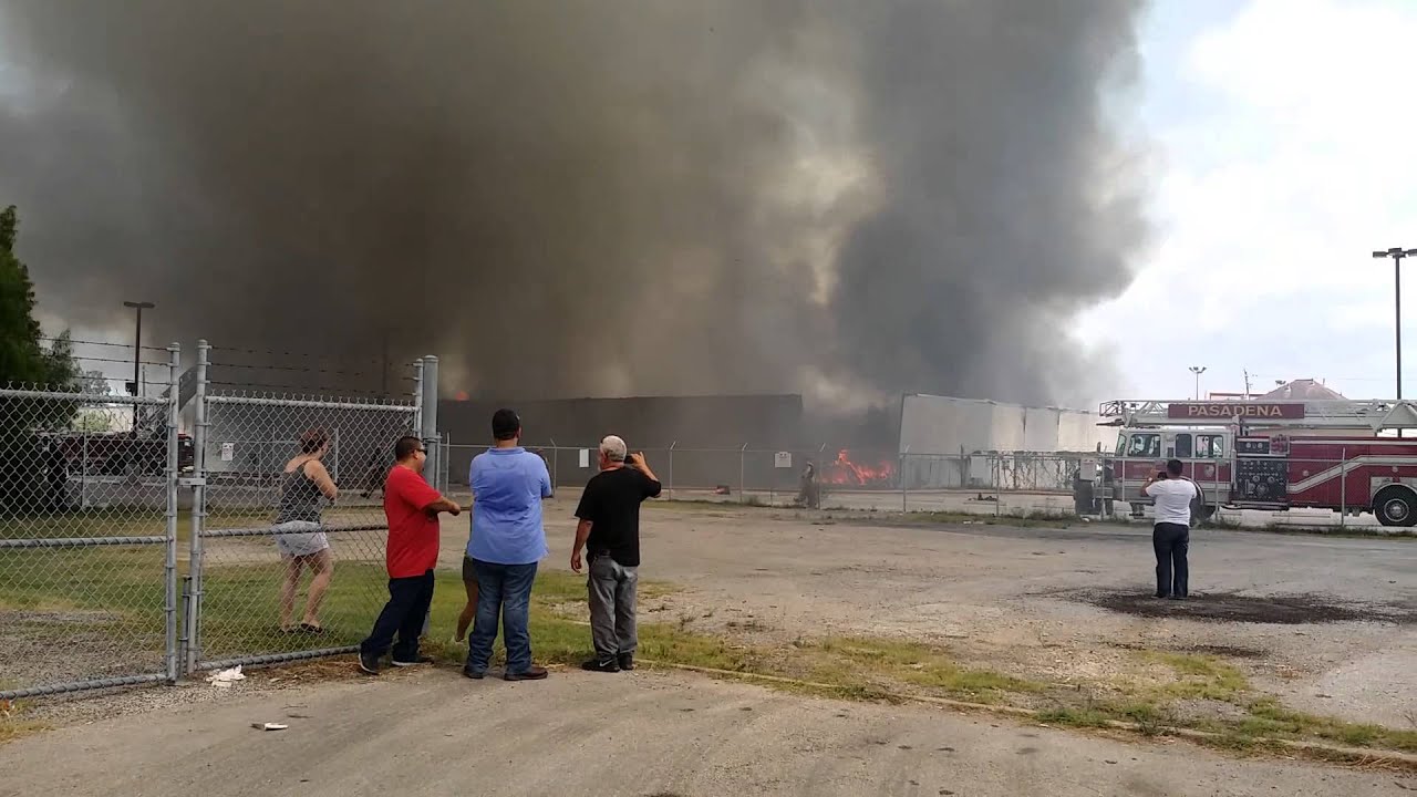 SMALL EXPLOSION AT SOUTH HOUSTON WAREHOUSE FIRE! - YouTube