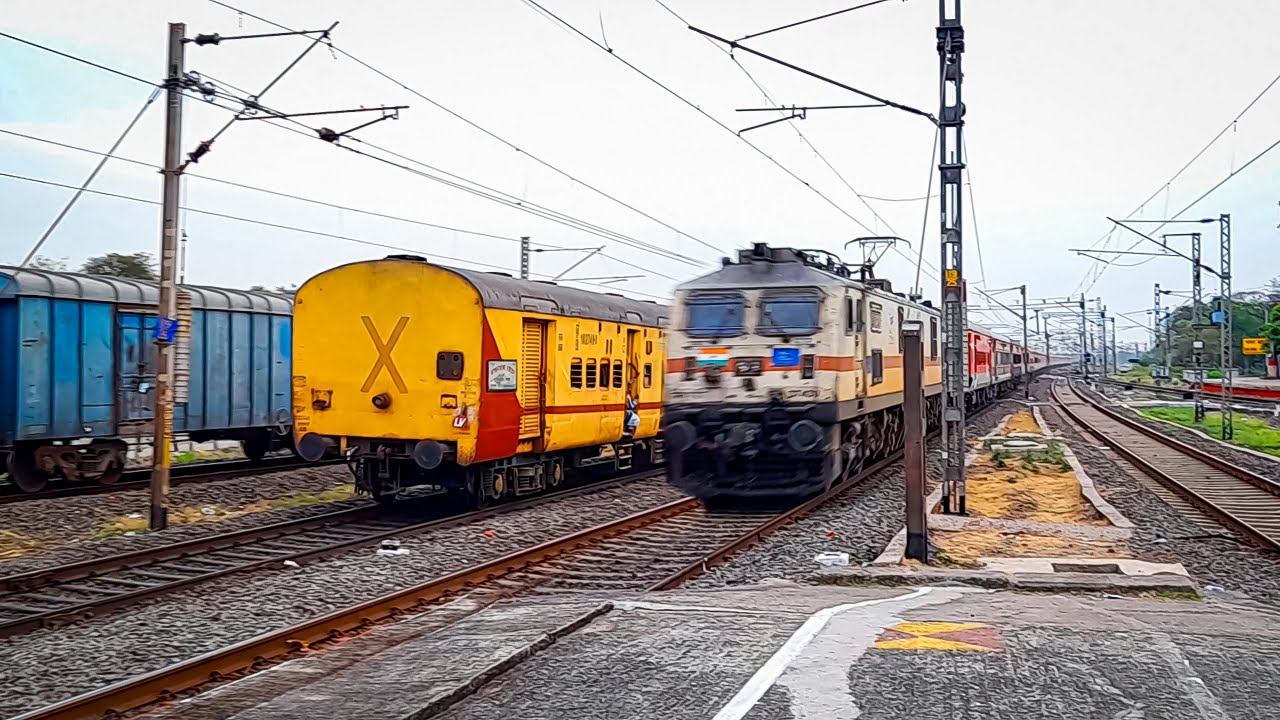 13174 Kanchanjunga Express VS 15047 Purvanchal Express Indian Railways ...