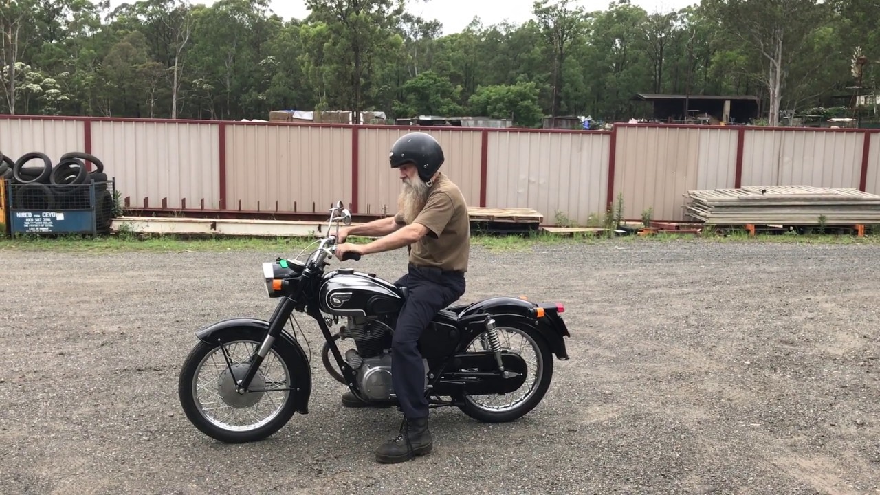 Kawasaki SG250 Meguro 1965 - YouTube